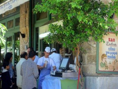 Μπαϊρακτάρης: Το πιο φημισμένο ψητοπωλείο της Αθήνας! Ουρές από ...