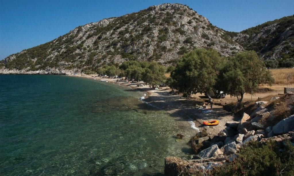 Παραλίες Αττικής: Σας βρήκαμε τις 7 καλύτερες με άμμο και τις 6 ερημικές!