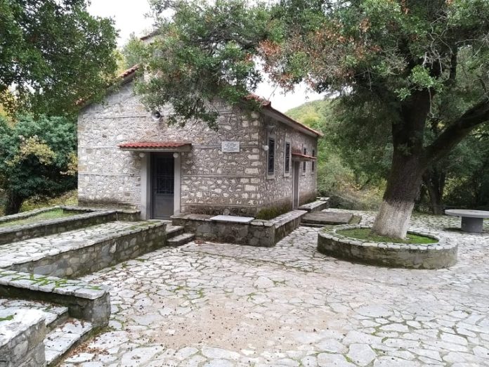 Λουτρά Σμοκόβου, Άγραφα: Μια μοναδική εμπειρία σε τετ α τετ με τη φύση!