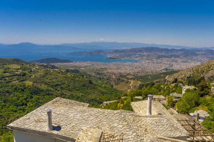 Μακρινίτσα: Το "μπαλκόνι" του Πηλίου με την ωραιότερη πλατεία της ...