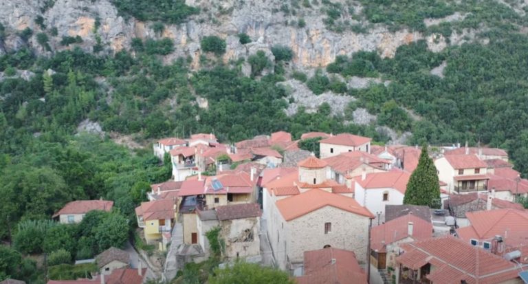 Πλάτανος Αρκαδίας: Το αμφιθεατρικά χτισμένο χωριό με τα τρεχούμενα νερά ...