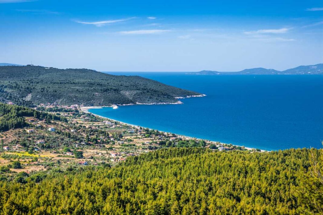 Η ονειρική αιγαιοπελαγίτικη παραλία Ψαροπούλι στα Βασιλικά της Εύβοιας