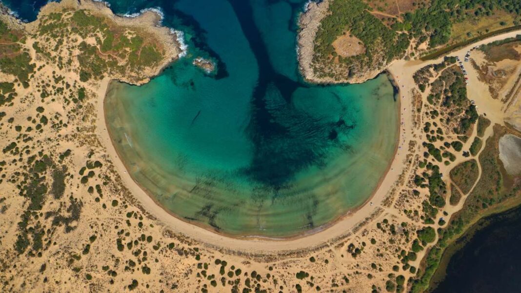 Η διάσημη παραλία της Μεσσηνίας που είναι ανάμεσα στις ομορφότερες ...
