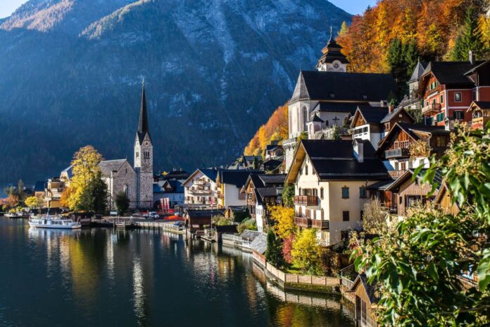 Hallstatt: Η παραμυθένια χιονισμένη λιμνούπολη της Αυστρίας