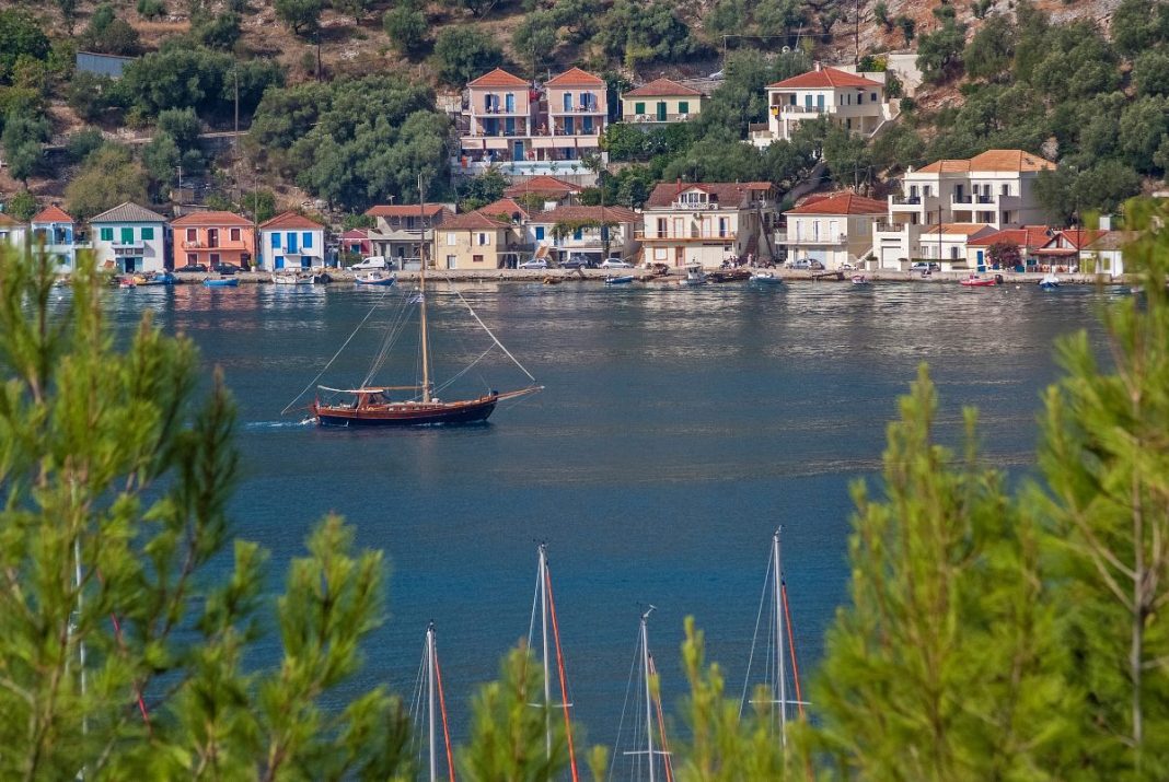 Ιθάκη: Πλήρης οδηγός για ονειρεμένες διακοπές στο νησί του Οδυσσέα