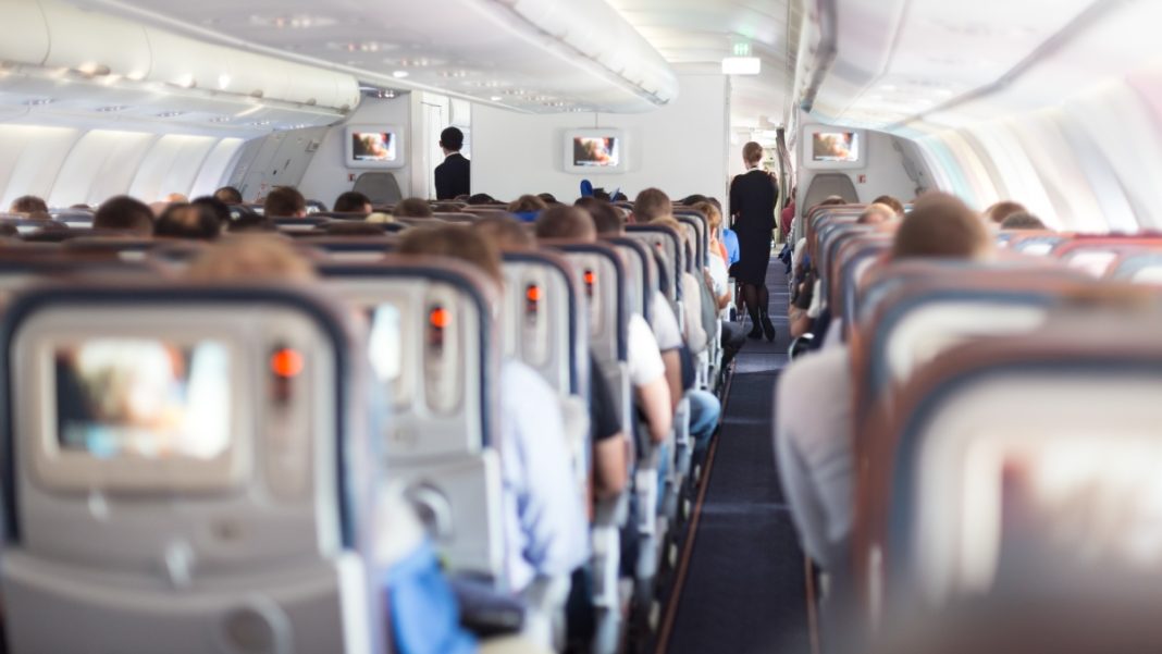 Οι «plus-size» επιβάτες θα πρέπει πλέον να κάνουν κράτηση δύο θέσεων σε ...