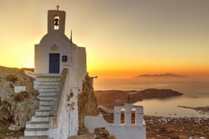 Σέριφος: Ο οδηγός του Τάσου Δούση για το όμορφο Κυκλαδονήσι