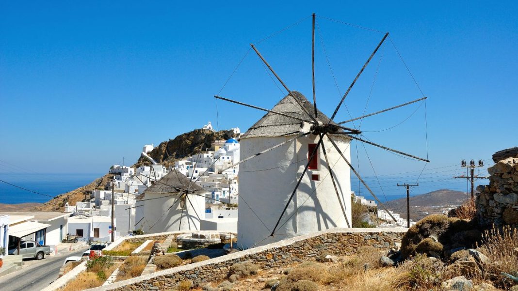 Σέριφος: Ο οδηγός του Τάσου Δούση για το όμορφο Κυκλαδονήσι