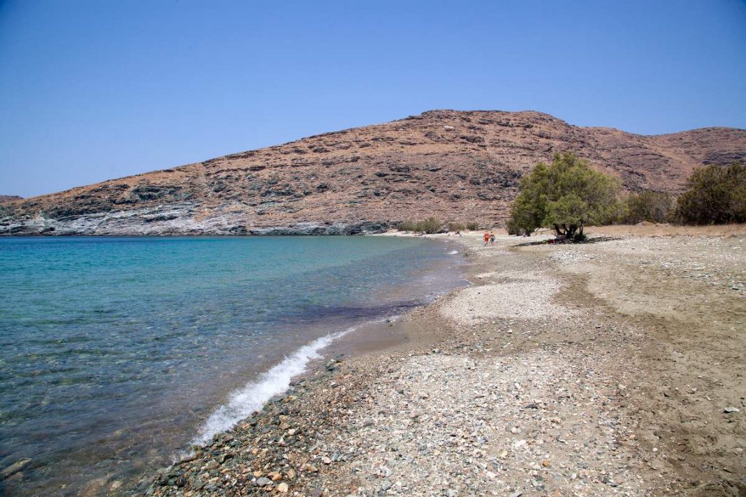 Σέριφος: Ο οδηγός του Τάσου Δούση για το όμορφο Κυκλαδονήσι